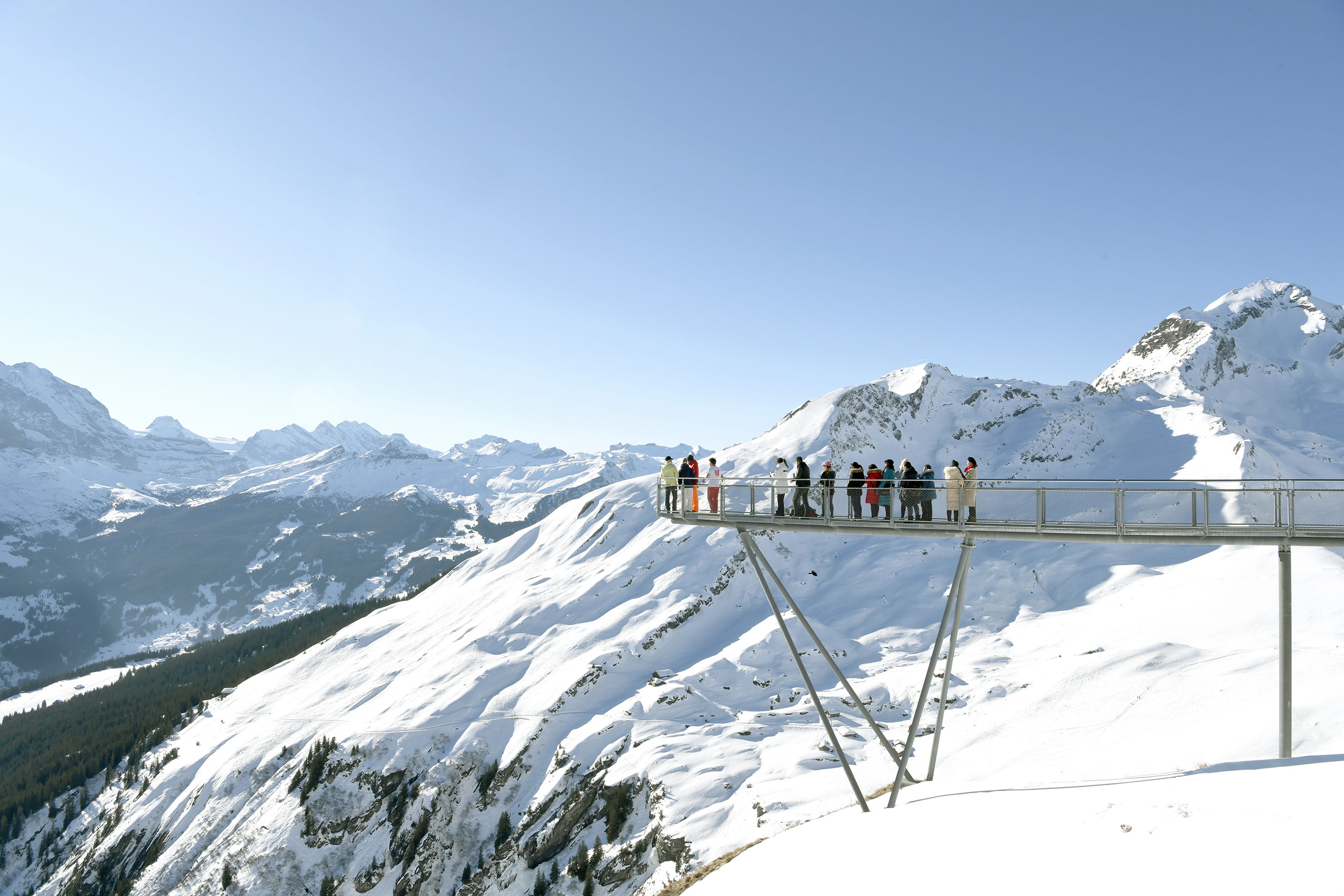 像黑鳥般翱翔，在雪白山嶽｜瑞士費斯特懸崖天空步道(First cliff walk) – MENS 30S LIFE