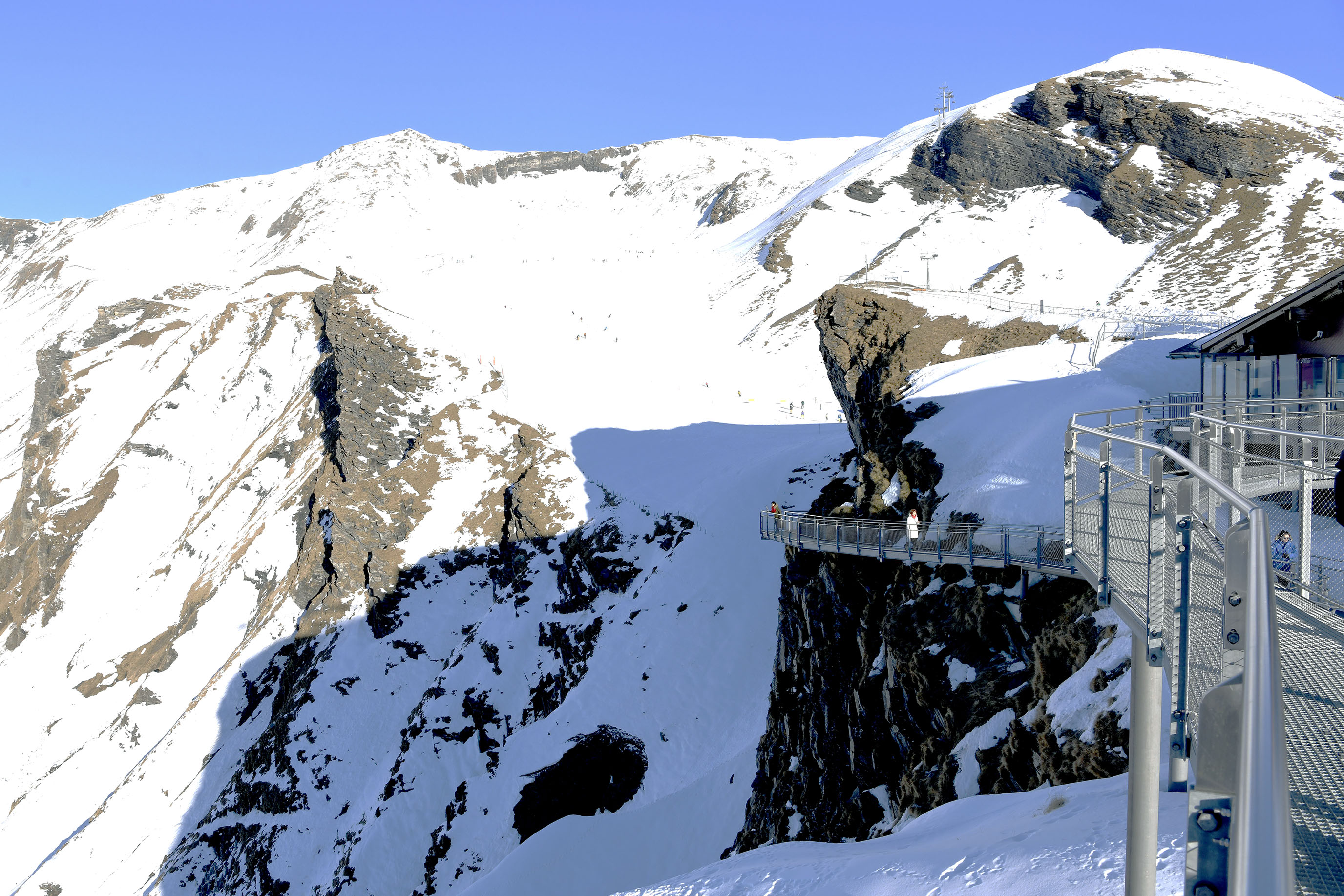 像黑鳥般翱翔，在雪白山嶽｜瑞士費斯特懸崖天空步道(First cliff walk) – MENS 30S LIFE